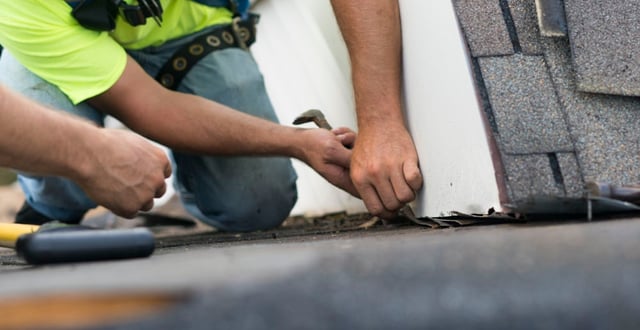 Roofing Tool List: 6 Must-Have Roofing Hand Tools for Your Crews