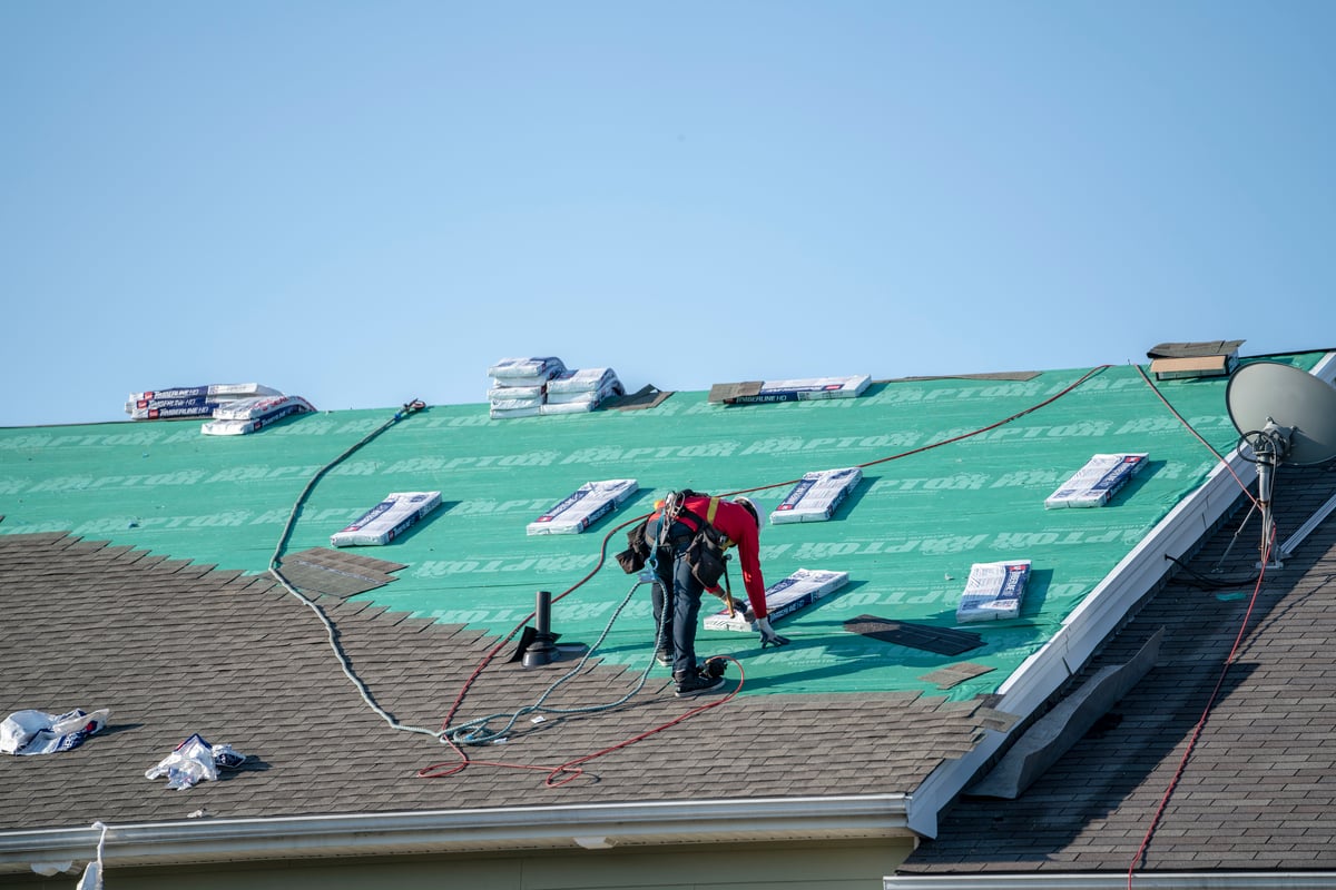 Back Pain Facts and How to Reduce Back Problems in Roofing | Equipter